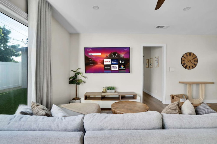 Family Friendly Retreat, 10 Minutes To Disney & Convention Center - Buena Park, CA