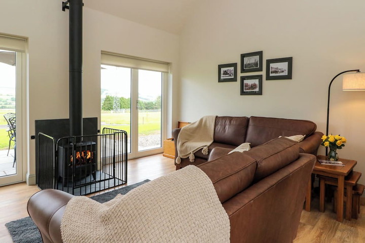 Strawberry Cottage, Pet Friendly, Luxury Holiday Cottage In Dunkeld - Dunkeld, UK