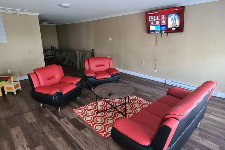 Coastal Charm By The Bay: 4 Bedroom Apartment Next To Yarmouth Cat Ferry - Nova Scotia