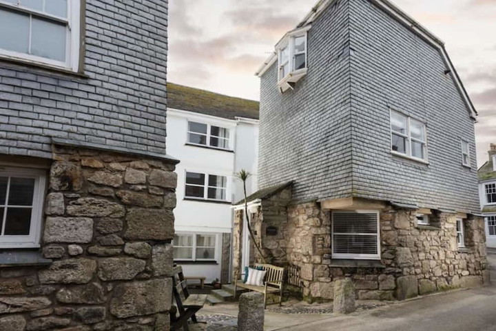 St Ives Holiday Cottage With Parking - Coastal Retreat - St Ives