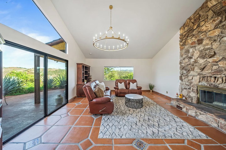 Serene 4-bedroom Hilltop Villa With Breathtaking Views - Temecula
