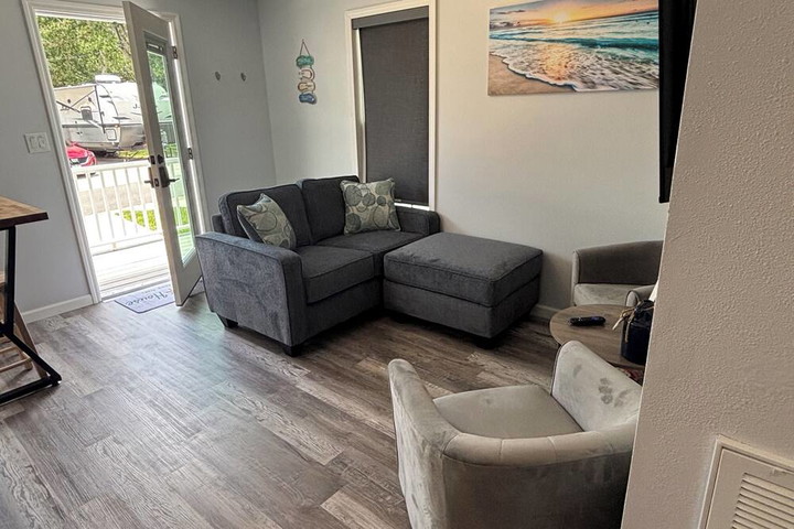 Newly Remodeled Tiny Home 20 Minutes From Disney!~ - St. Cloud, FL