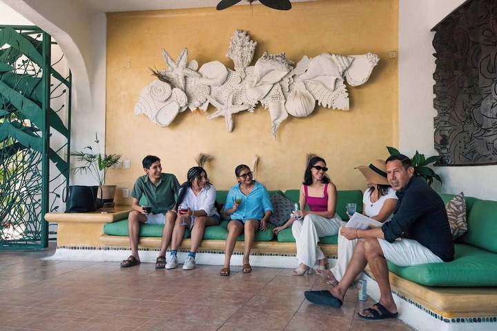 Casa Bravo - Garden Oasis Steps From La Ropa - Zihuatanejo