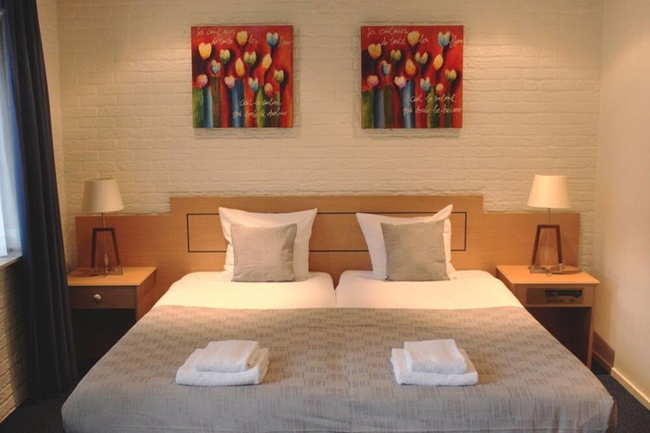 Inviting Room Perfect For Relaxation And Comfort With Indoor Swimming Pool - アーペルドールン
