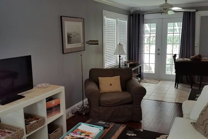 Cozy Carriage House On Spring Bayou - Tarpon Springs, FL