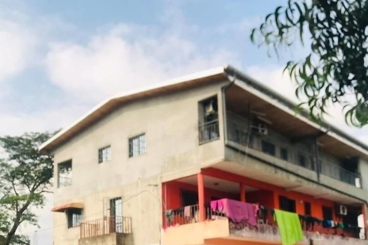 Grande Chambre Américaine Meublée à Alibandeng-libreville - Libreville