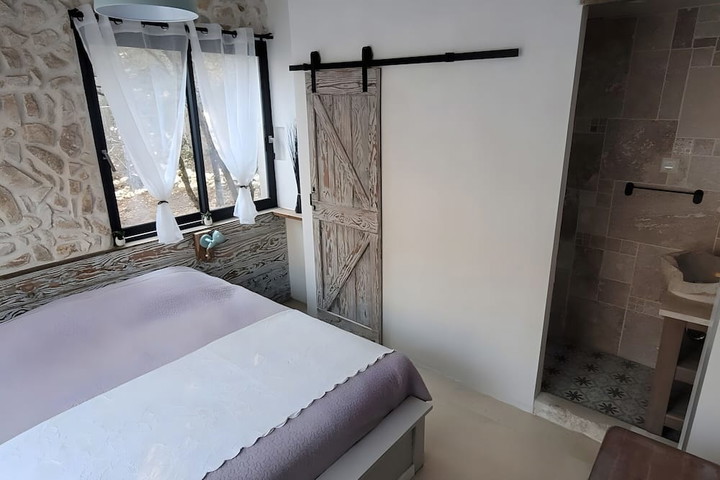 La Tourterelle Guest Room: Mountain View, Private Terrace & Wi-fi - Sault