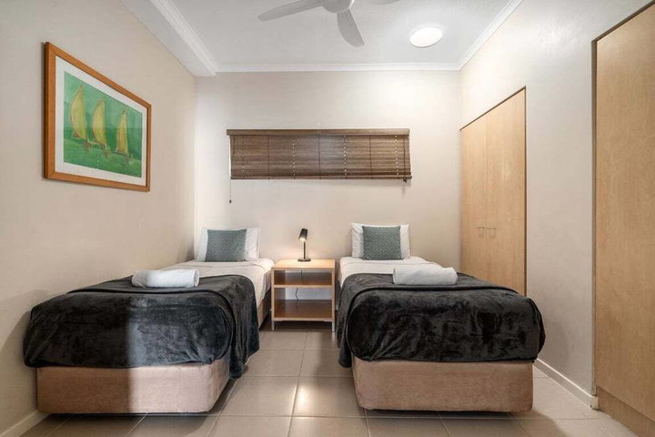 2 Bedroom Balcony Poolside - Caloundra