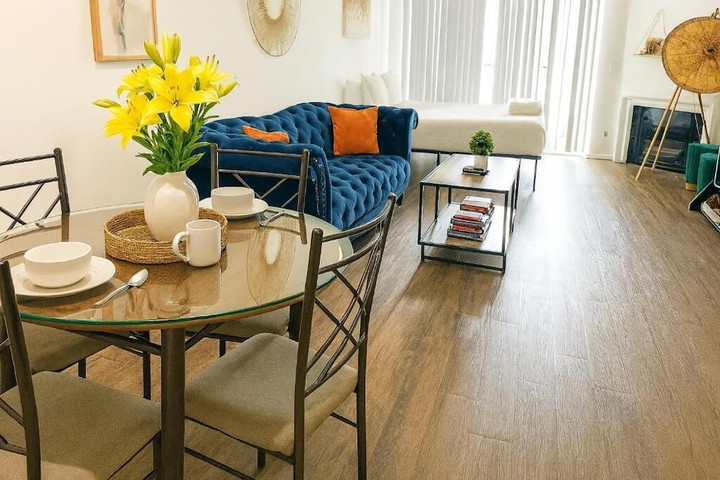 Peaceful 1-bedroom Oasis By The Ocean · Free Parking · Pool · Gym · Hot Tub - Venice Beach, CA