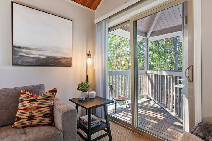 Ski Whitefish! Cozy Loft Condo Near Base Lodge & Glacier National Park - Whitefish, MT