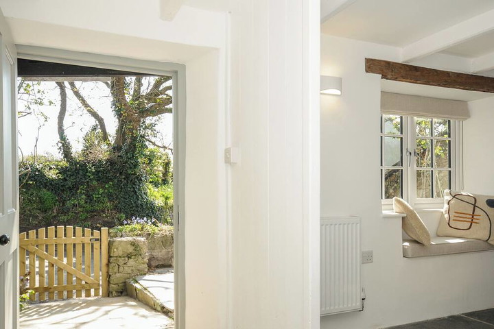 Sunrise Cottage, Pet Friendly, With Open Fire In St Kew Highway - Devon