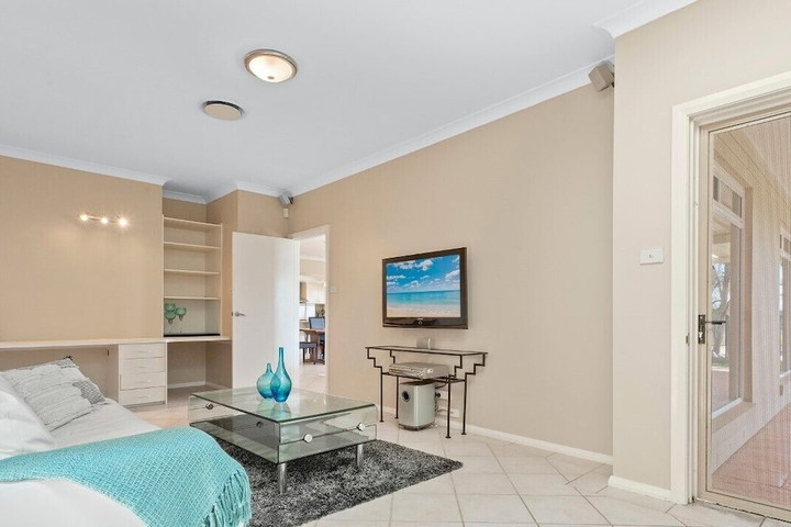 Beautiful Large Country Home In The Perfect Location With Tennis Court & Theatre - Nowra