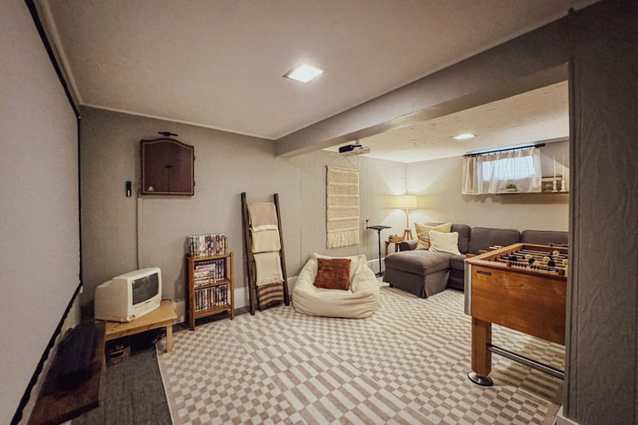 4br Hygge Home | Theater + Game Room | Sleeps 10 - Minneapolis, MN