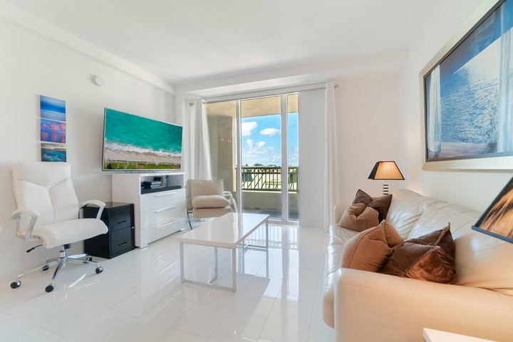 The Boardwalk Suite - Casa Costa 405n, Pools, Jacuzzi, Beach, & Dog Friendly - Boynton Beach, FL