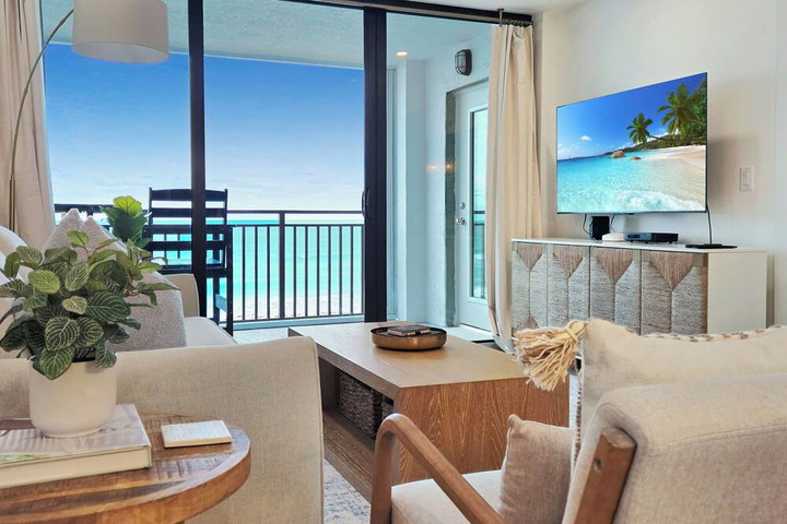 Direct Oceanfront 2br + Newly Renovated + Heated Pools + Private Beach! - Stuart, FL
