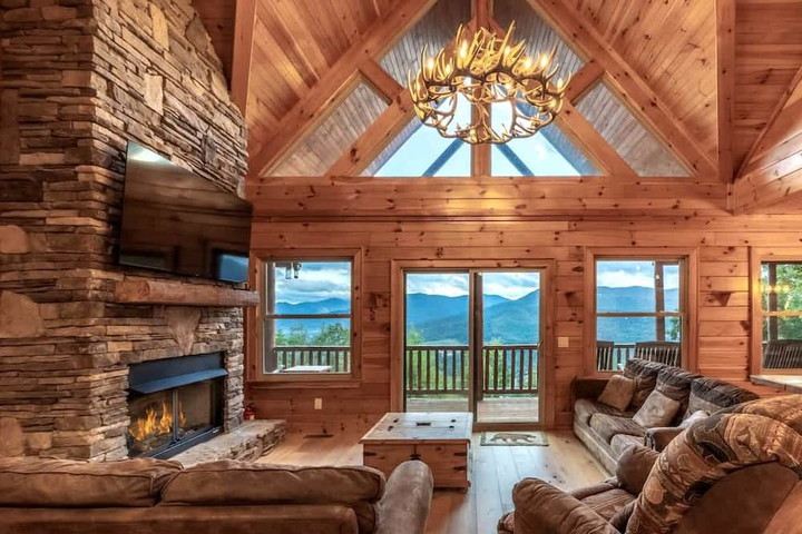 Spacious Smoky Mountain Cabin With Hot Tub & Game Room Near Waynesville, Nc - Lake Junaluska, NC