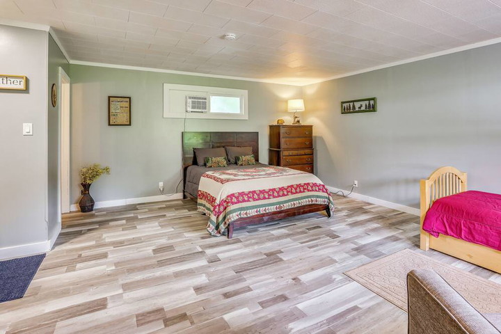 Walk To Main St & Schroon Lake! Cozy Upstate Gem - Adirondack, NY