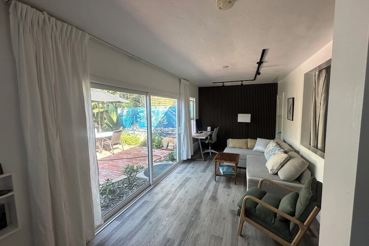 Beach & Town 2 Blocks Away. Private. Families & Dogs. Safe Parking. - Carlsbad, CA