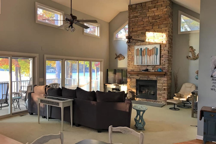 Huge Cove, Deep Water, Kayaks, Sups, Fire Pit & Game Room - Lake Gaston