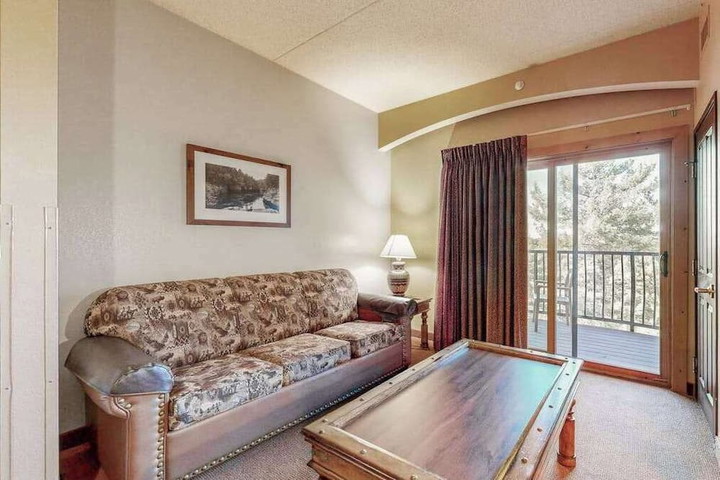 Lovely Studio + Balcony + Perks - Wisconsin Dells, WI