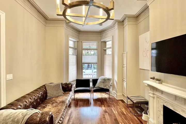 Luxurious Dc Estate, Best Location Block Away From 14th/u St Nw W/ 2 Car Parking - Hyattsville, MD