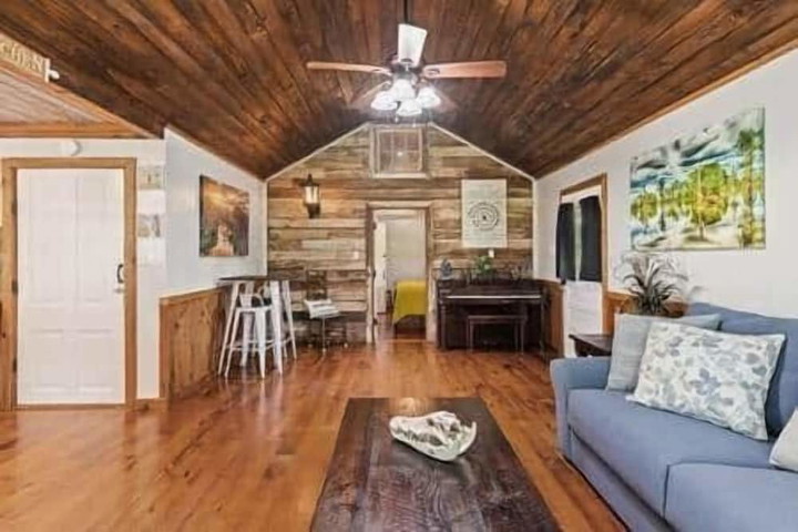 Boscoyo Cha-teau Cabin - Lafayette, LA