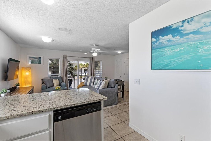 Navarre Beach Condo - 2bed/2bath - Walk To Beach, Pool - Navarre Beach, FL