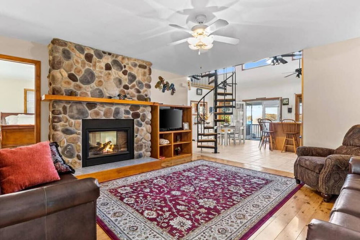 Cottage · Beachfront Cottage On Lake Champlain, Colchester - Burlington, VT