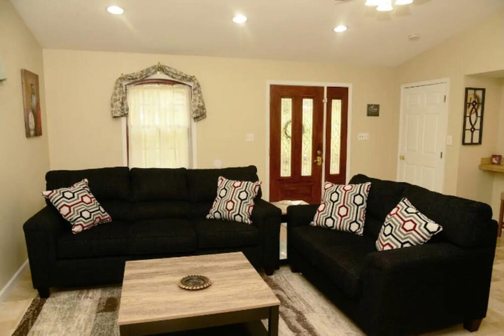 Lakefront Offers Privacy, Year Around Fishing And Nearby Skiing At Elk Mountain! - Montrose, PA
