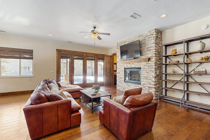 Spacious Home W/ Game Room & Large Covered Patio - Access To Shared Pool/hot Tub - Flagstaff