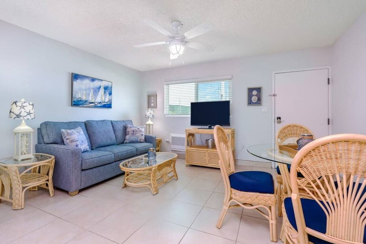 Canal Front Retreat With Pool + Free Breakfast - Marathon, FL