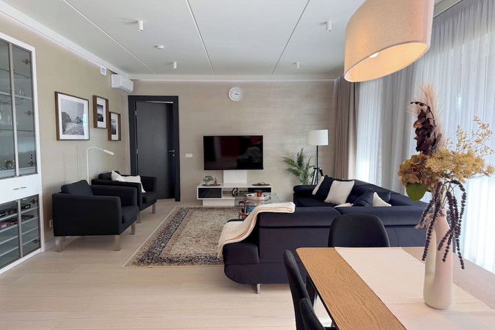 Top-floor 97m2, 2br, Balcony & 2 Parking Spaces - Tallin