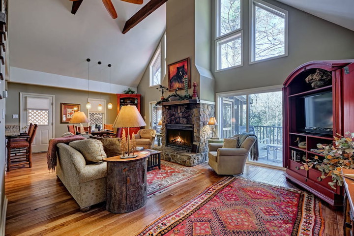 Heinrich - Mill Creek Cottage: Walk To Downtown | Creekside Retreat W/ Hot Tub - Highlands, NC