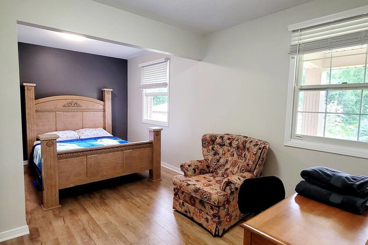 Niagara Falls Luxury Villa- Hottub, Pool, Water View, Breakfast - Niagara Falls, NY