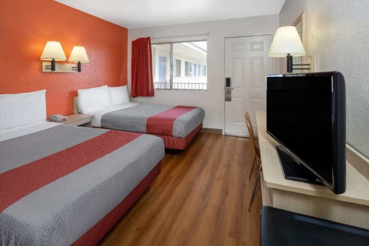 Deluxe 2 Full Beds | Mini Fridge - Buellton, CA