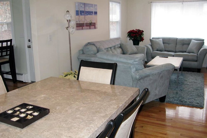 Minutes To Menauhant Beach - July & August Availability Clubhouse Heated Pool. - Martha's Vineyard, MA