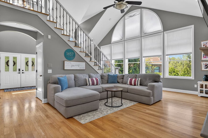 Amazing Home Near Iu's Campus With Indoor Basketball Gym & Outdoor Pool/hot Tub - Bloomington, IN