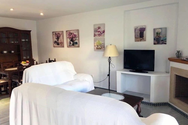 Nice Townhouse With Swimming Pool Located In Novo Santi Petri (Calle Galba). - Andalusia