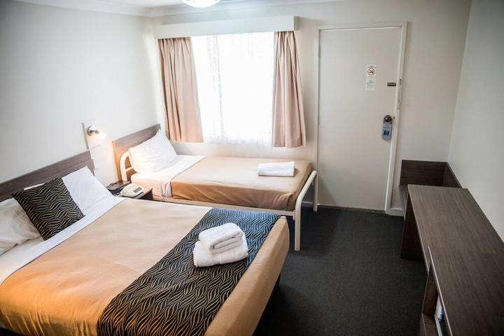 Lilac City Motor Inn Standard Twin Room 22 - Goulburn