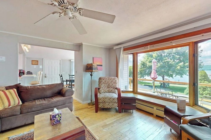 3br Home Plus Extra Space, Large Deck & Dock - Dundee, NY