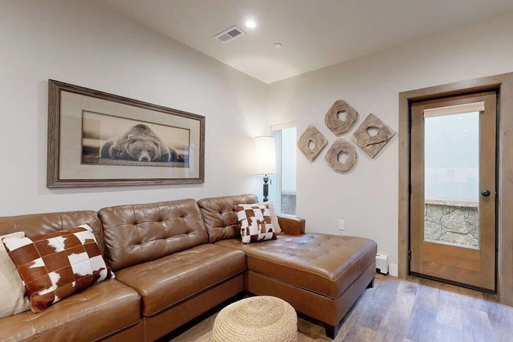 Renovated, Ski-in/ski-out Condo With Pool, Hot Tubs, Gym & Sauna - Vail, CO