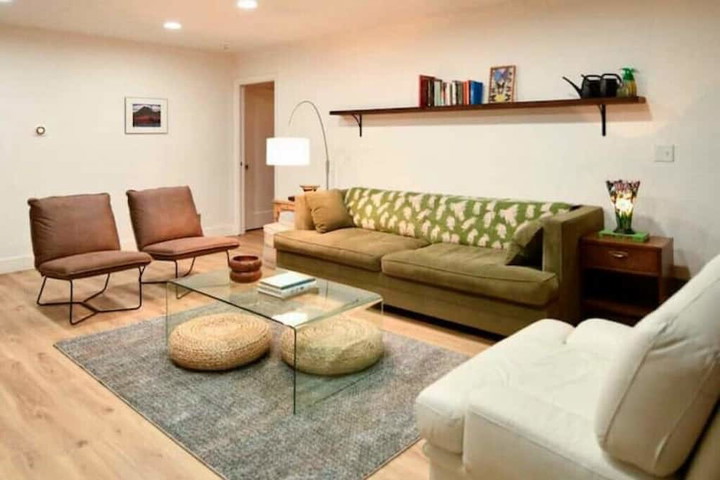 Cozy And Artistic Space With A Library And A Floating Net - Idaho Falls, ID