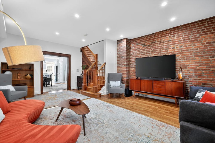 The Hearth! On Site Parking! Minutes To Restaurants, Groceries And Nightlife. - Washington, D.C.