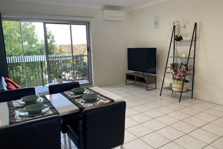 Quiet, 3km From Brisbane Cbd, Large 2-bedroom Apartment - Brisbane