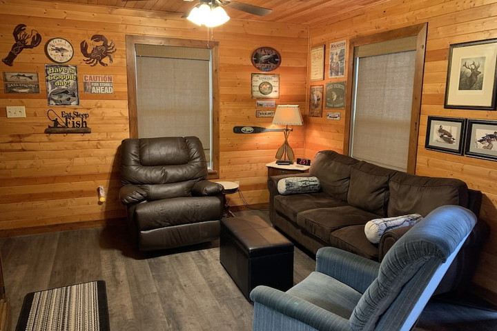 Secluded, Sam Rayburn Lakefront Cabin. Perfect Getaway For Hunters And Anglers. - Sam Rayburn, TX