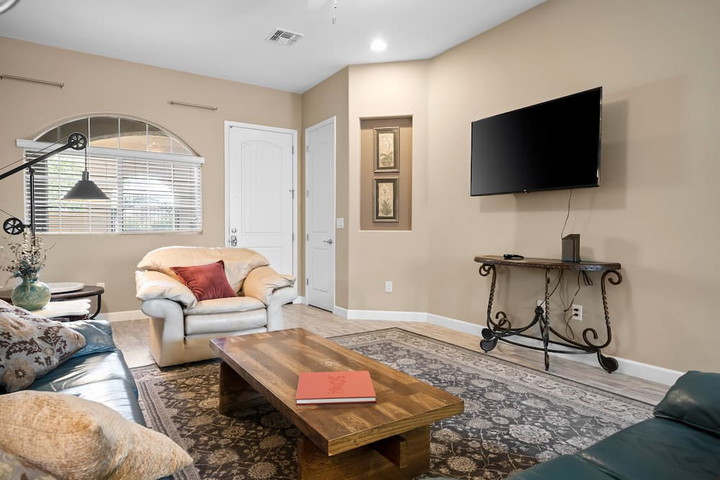 Upscale Condo | Min From Shopping And Restaurants - Mesa, AZ