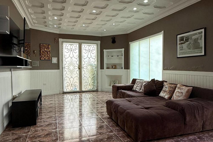 Brilliant 6-bedroom House With Ac In Vibrant Caracas, Spacious Enough For 15 - Caracas