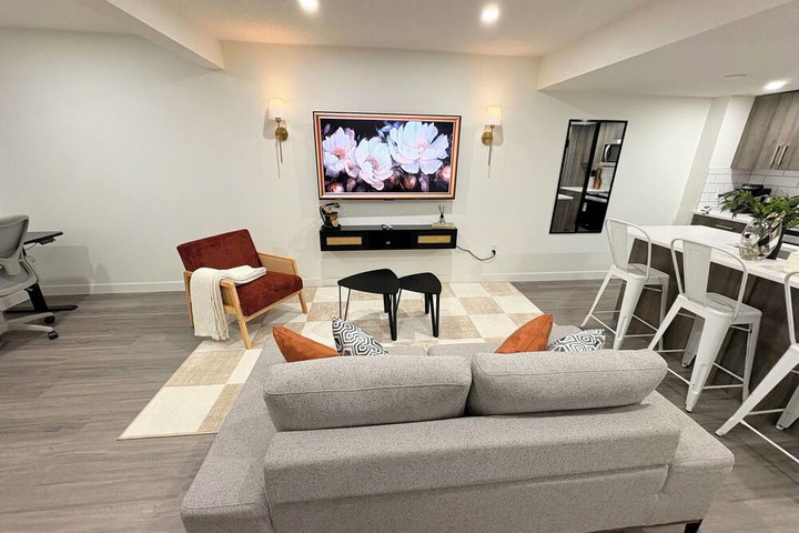 Coziest & Modern Basement Retreat East Of Calgary - Alberta