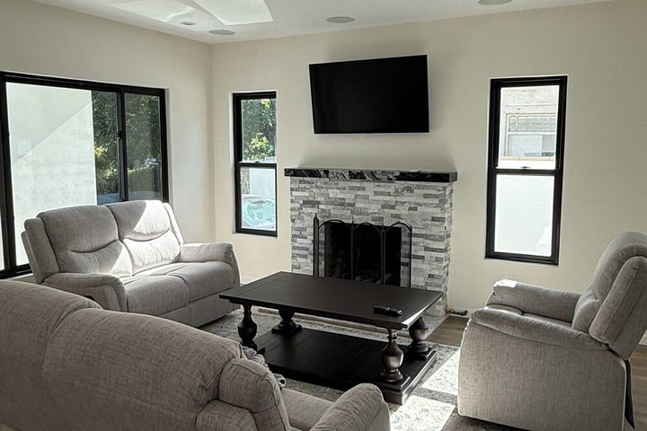 Luxury 4br 3ba Residence With Fireplaces, Outdoor Bbq & Open Living - Arcadia