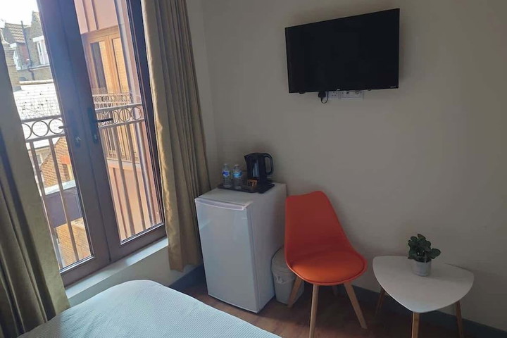Stylish Double Room | Rooftop Bar & 1 Min To Station - Ilford